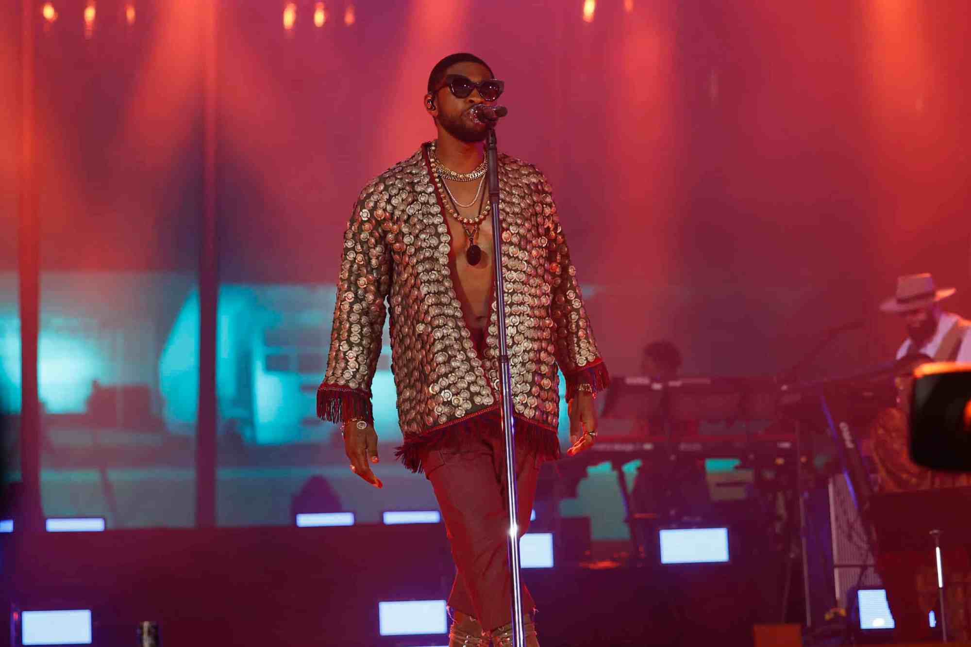 Usher Pranks Fans At Dreamville Festival - WBLS