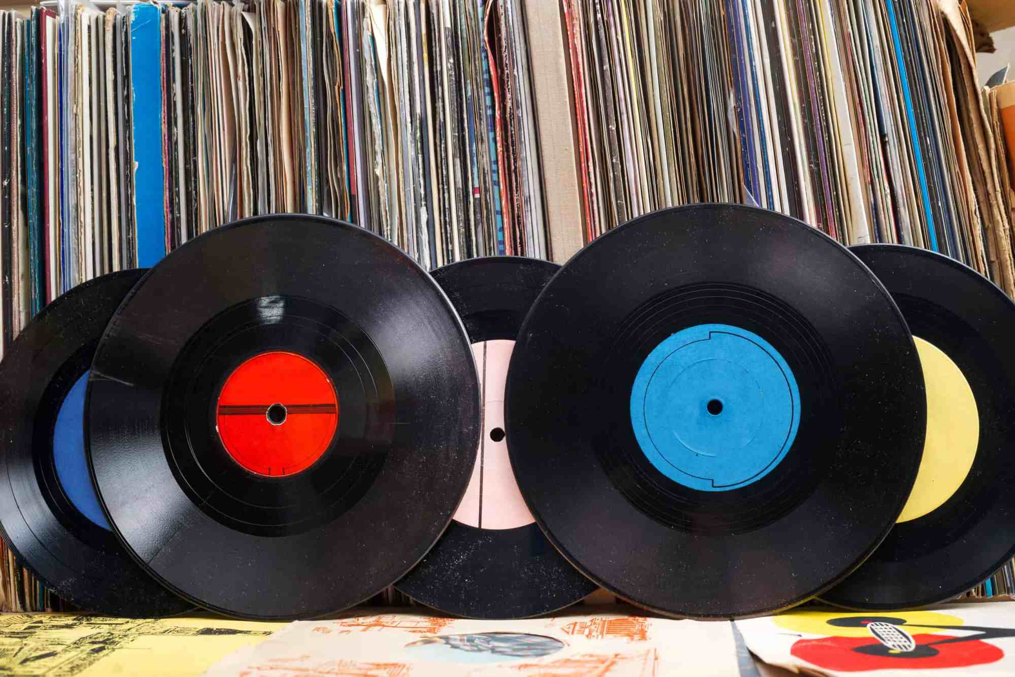 Vinyl Records Are Outselling CDs, Manufacturers Struggle To Meet Demand ...