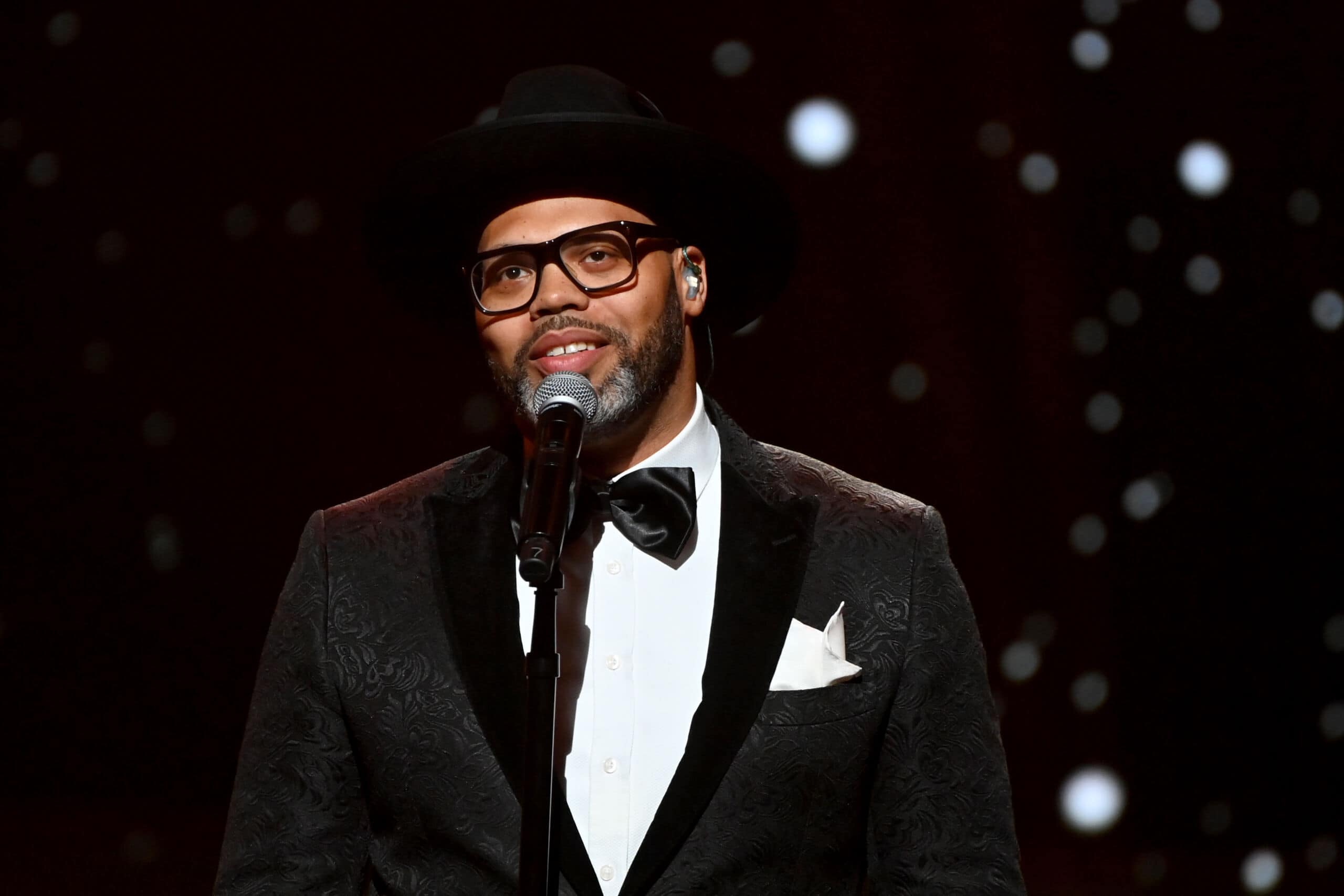 Eric Roberson Hits The Road For His ‘Chasing A Feeling Tour’ - WBLS