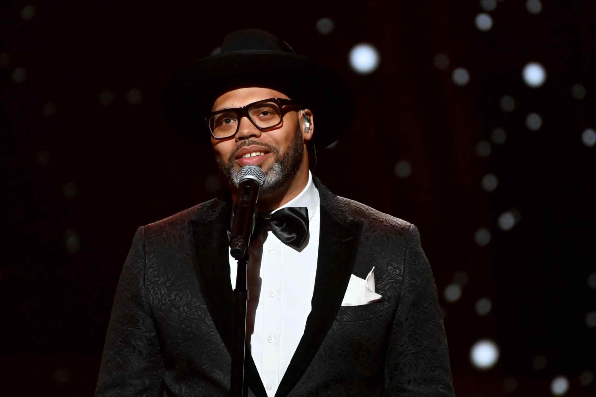 Eric Roberson Hits The Road For His ‘Chasing A Feeling Tour’ - WBLS