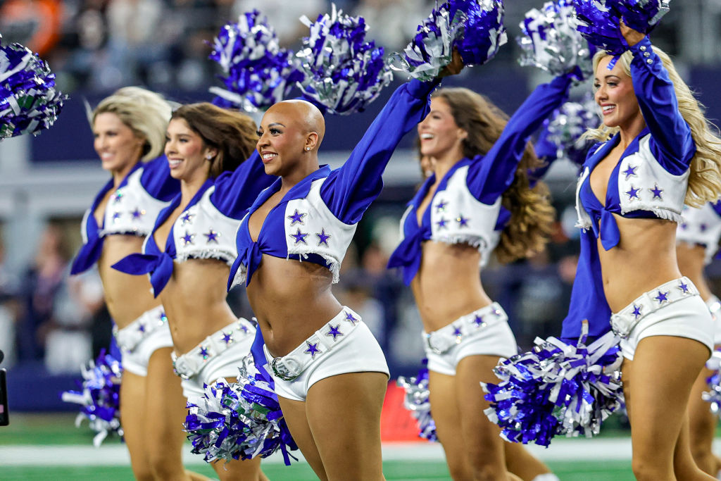 Dallas Cowboys Cheerleader Performs Without Wig For Alopecia Awareness ...
