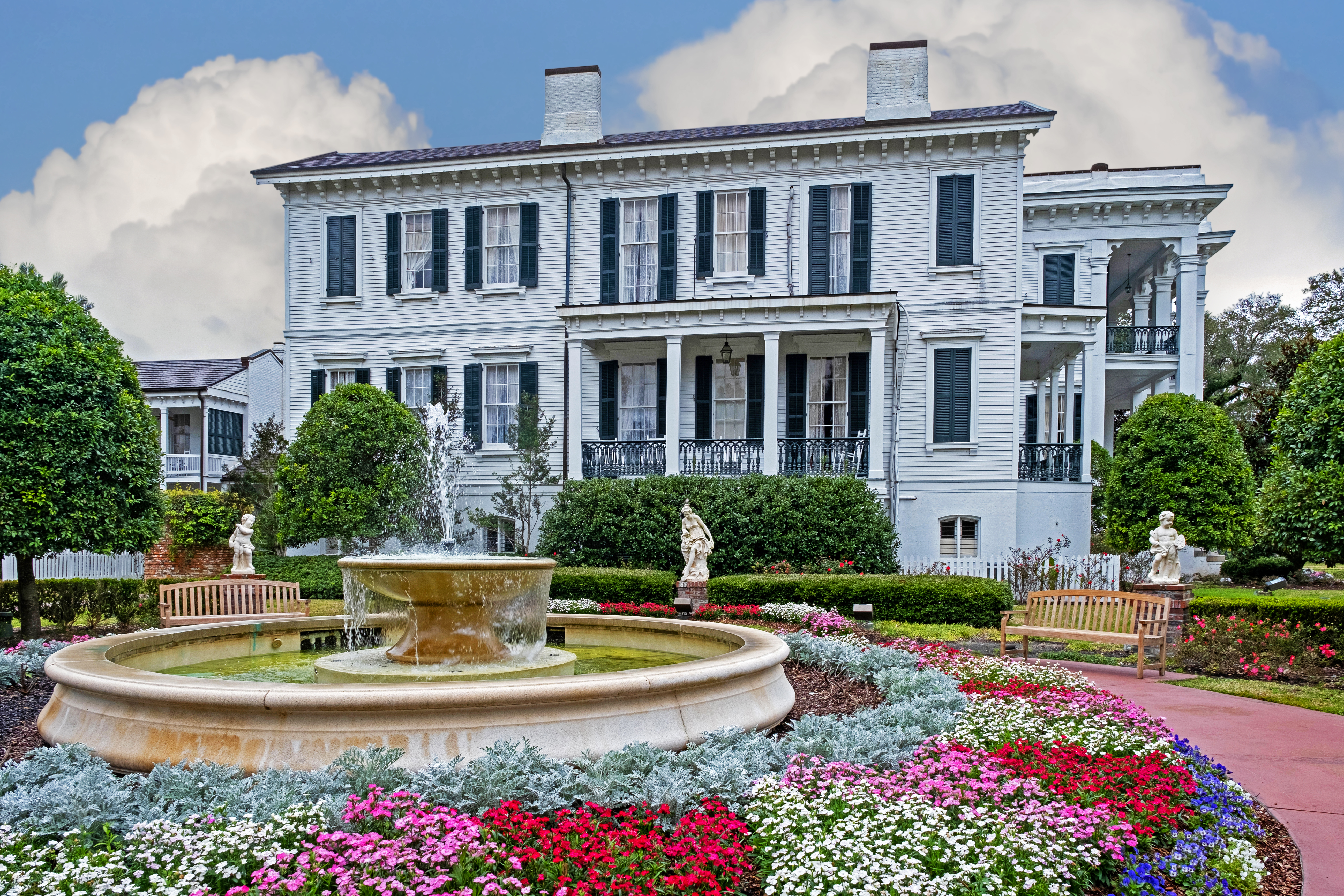 Historic Louisiana Plantation Burns Down - WBLS